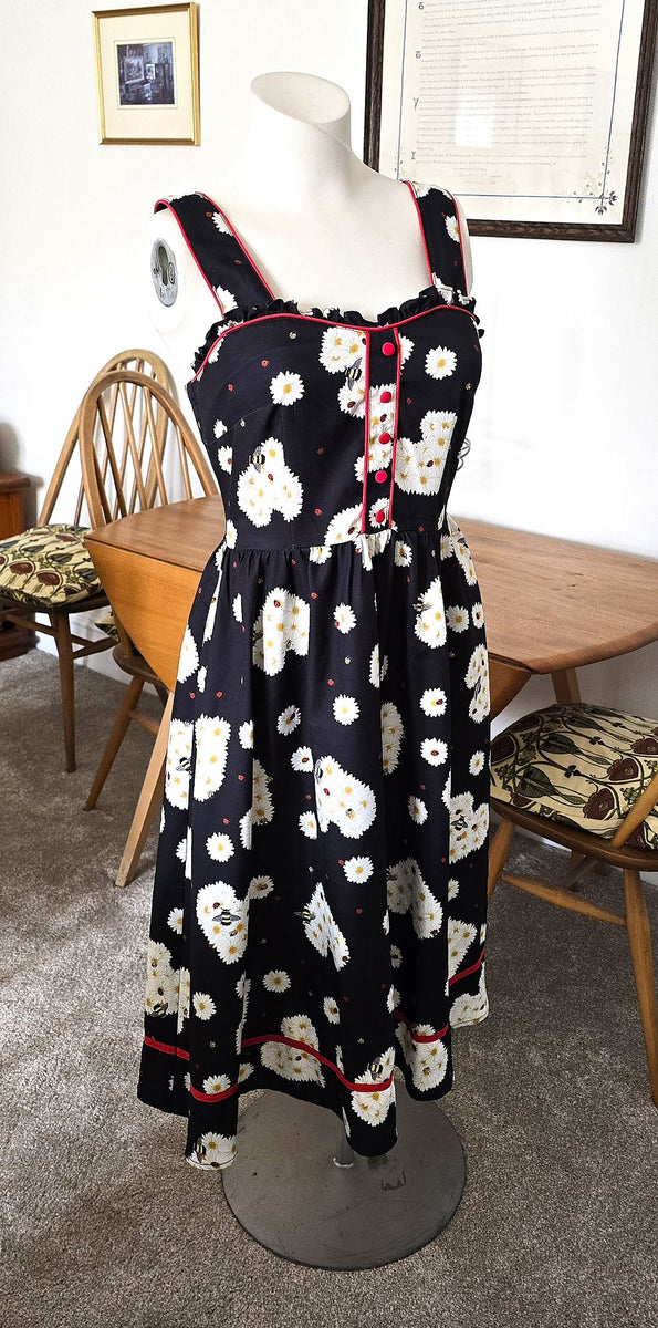 Voodoo Vixen retro daisy bug print dress – The Frockery