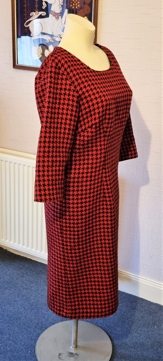 Red and black dogtooth check wool-blend dress – The Frockery